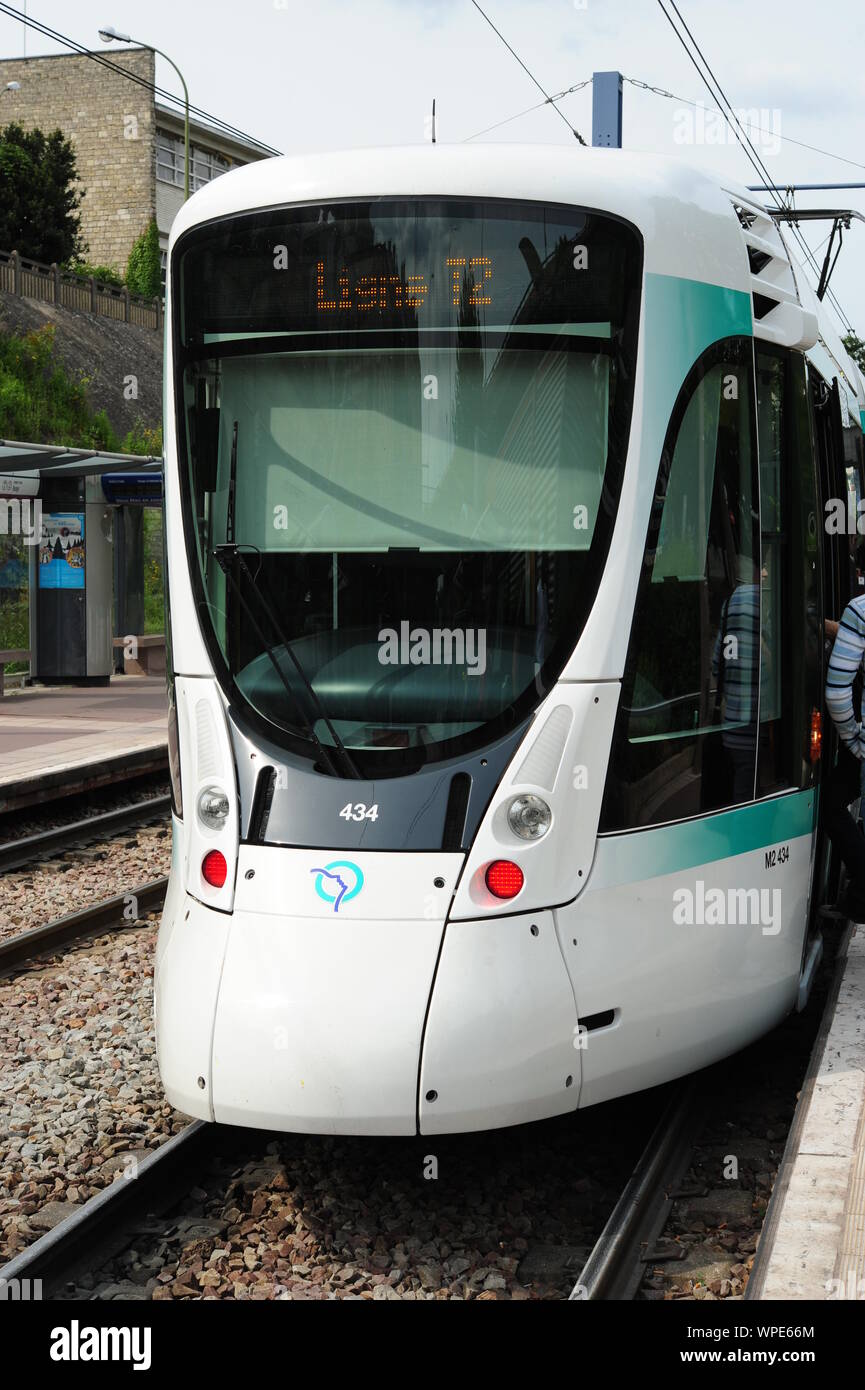 Paris, Tramway T2 Stock Photo - Alamy