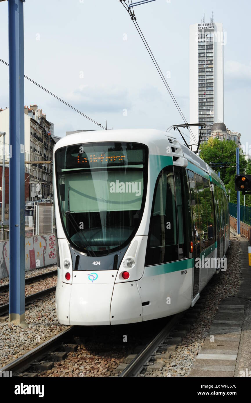 Paris, Tramway T2 Stock Photo - Alamy