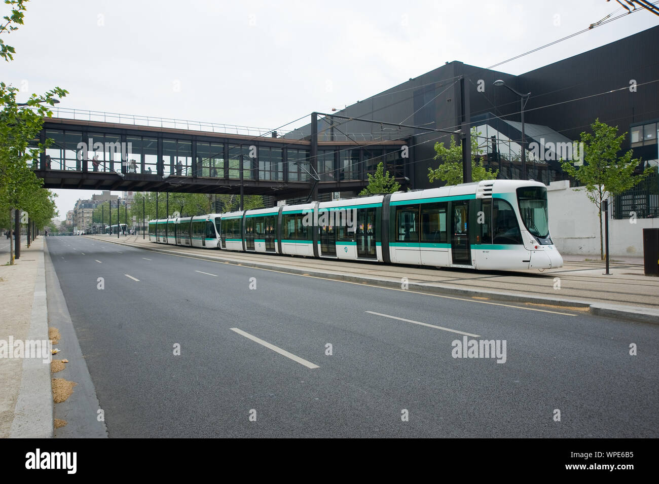 Paris, Tramway T2 Stock Photo - Alamy