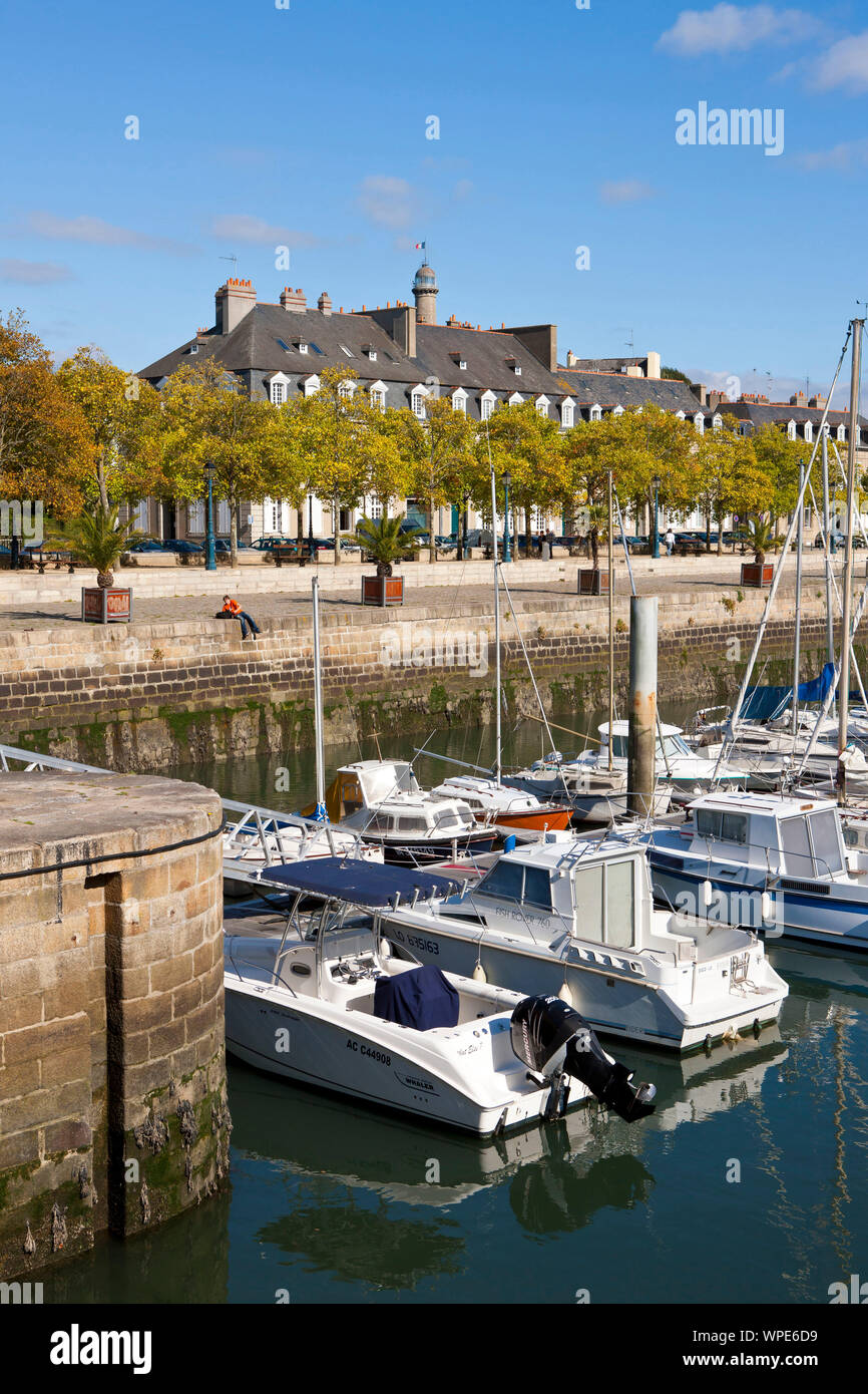 Lorient (Brittany, north-western France): buildings in line with Quai ...