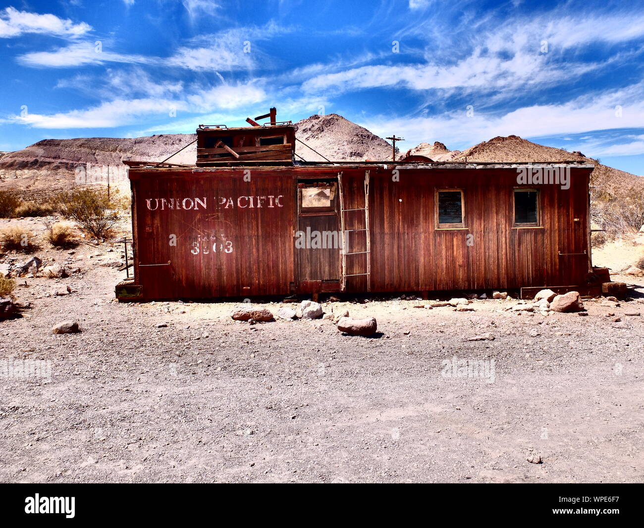 Abandoned building in desert hi-res stock photography and images - Alamy