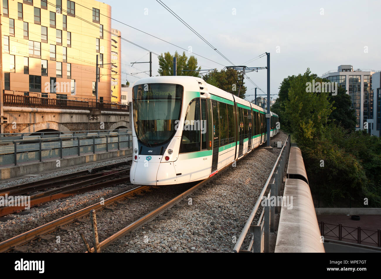 Paris tramway t2 hi-res stock photography and images - Alamy