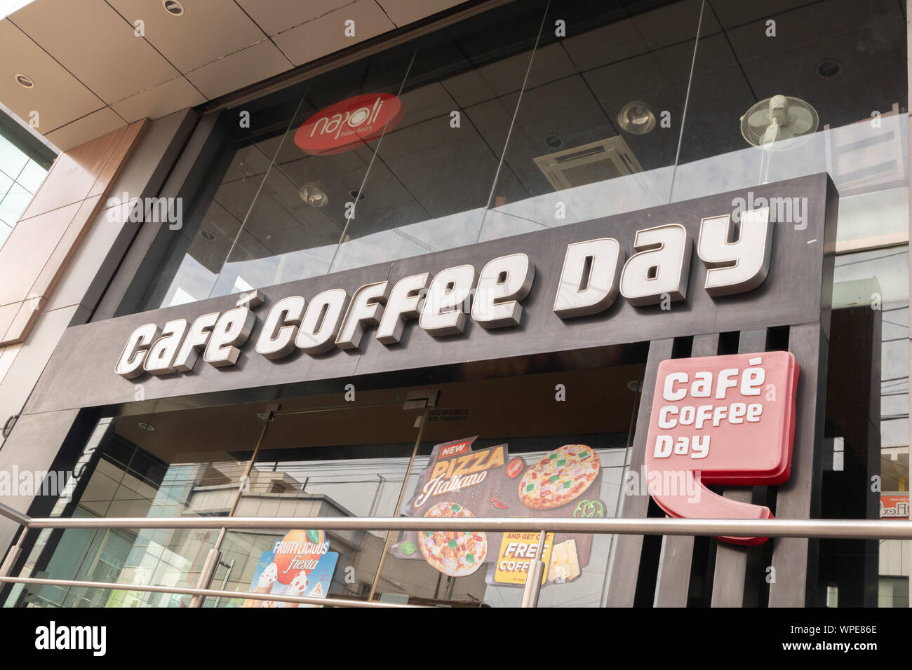 India coffee shop hi-res stock photography and images - Alamy