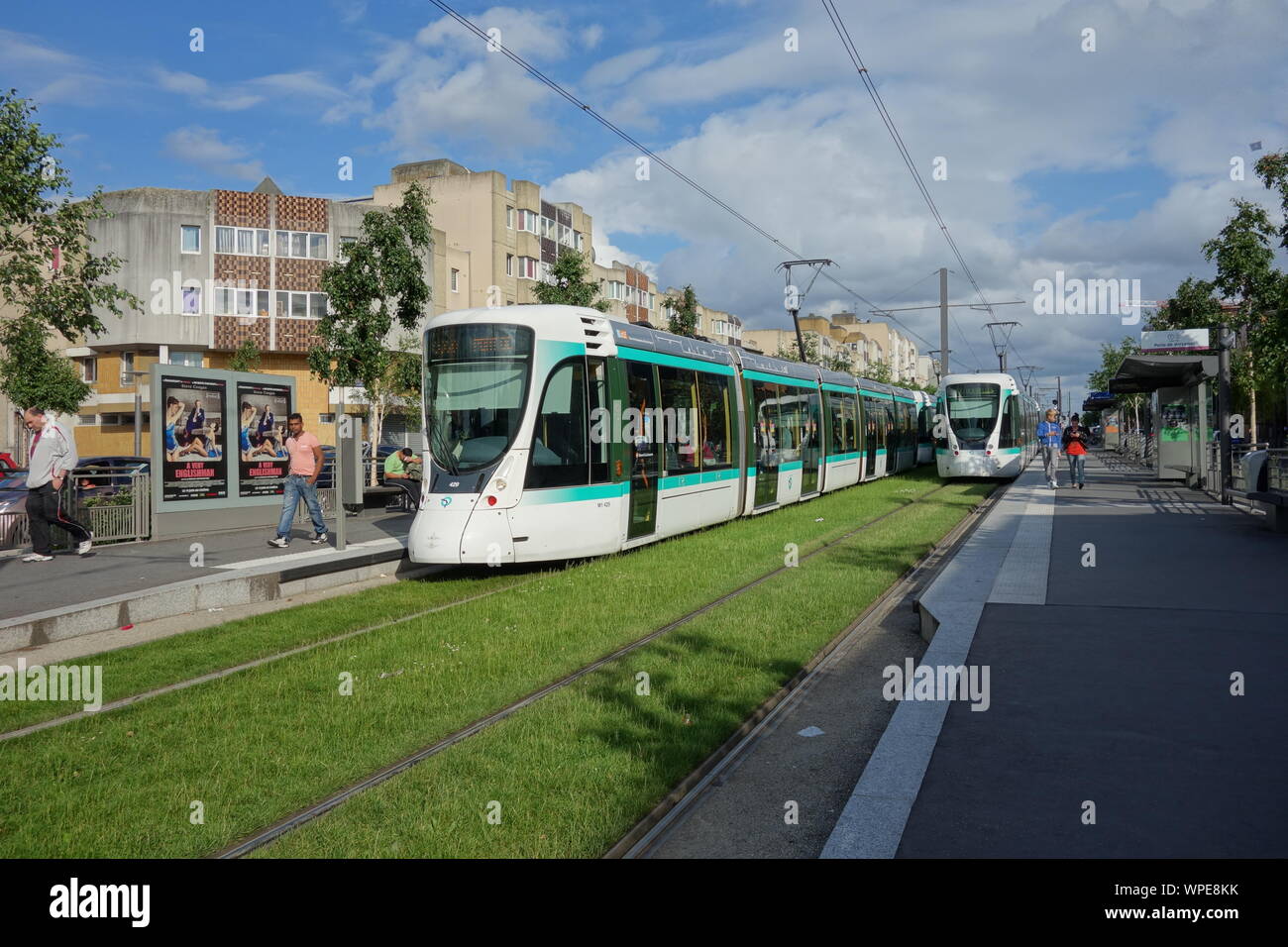 Paris, Tramway Linie T2, Parc Pierre Lagravere Stock Photo - Alamy