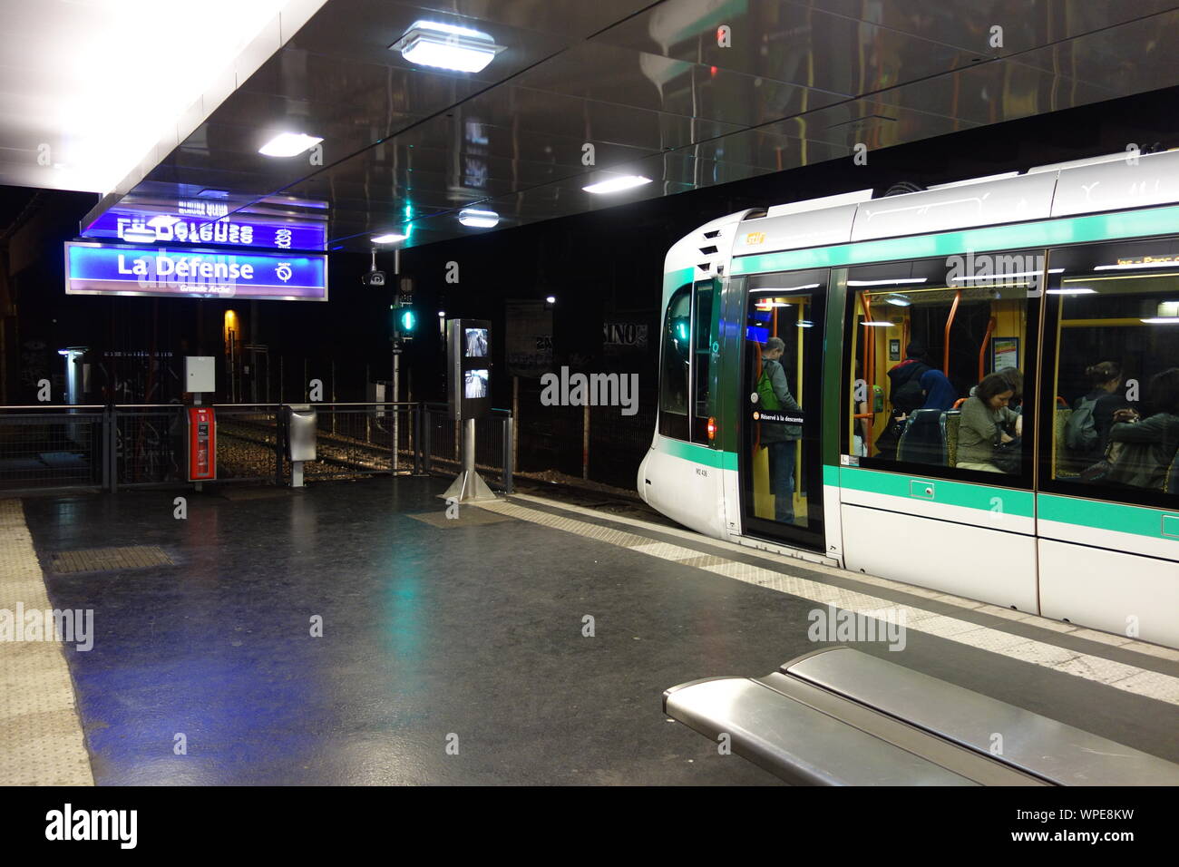 Paris, Tramway Linie T2, La Defense Stock Photo - Alamy