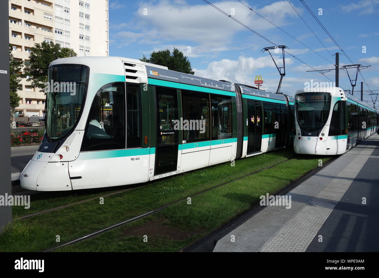 Paris, Tramway Linie T2, Pont de Bezons Stock Photo - Alamy