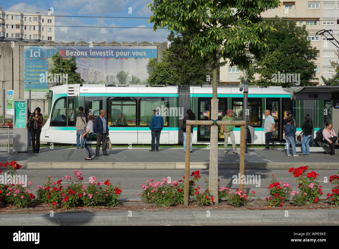 Paris, Tramway Linie T2, Pont de Bezons Stock Photo - Alamy