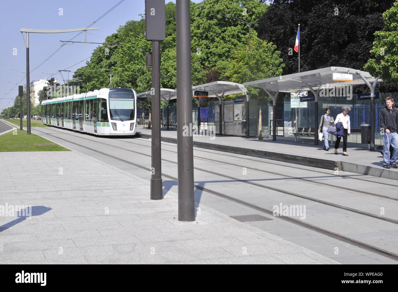 Paris modern tramway t3 hi-res stock photography and images - Alamy