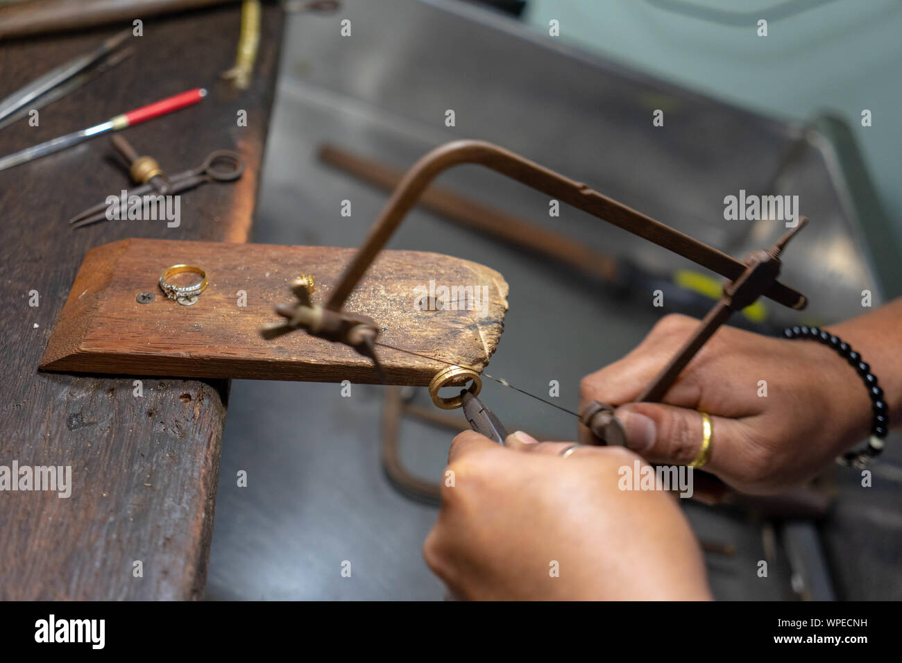Goldsmith is making a golden ring Stock Photo - Alamy