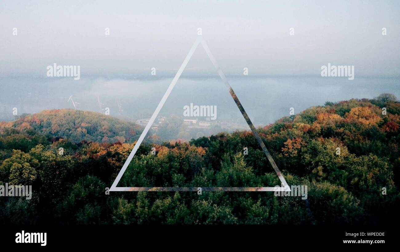 Cloud in shape of triangle hi-res stock photography and images - Alamy