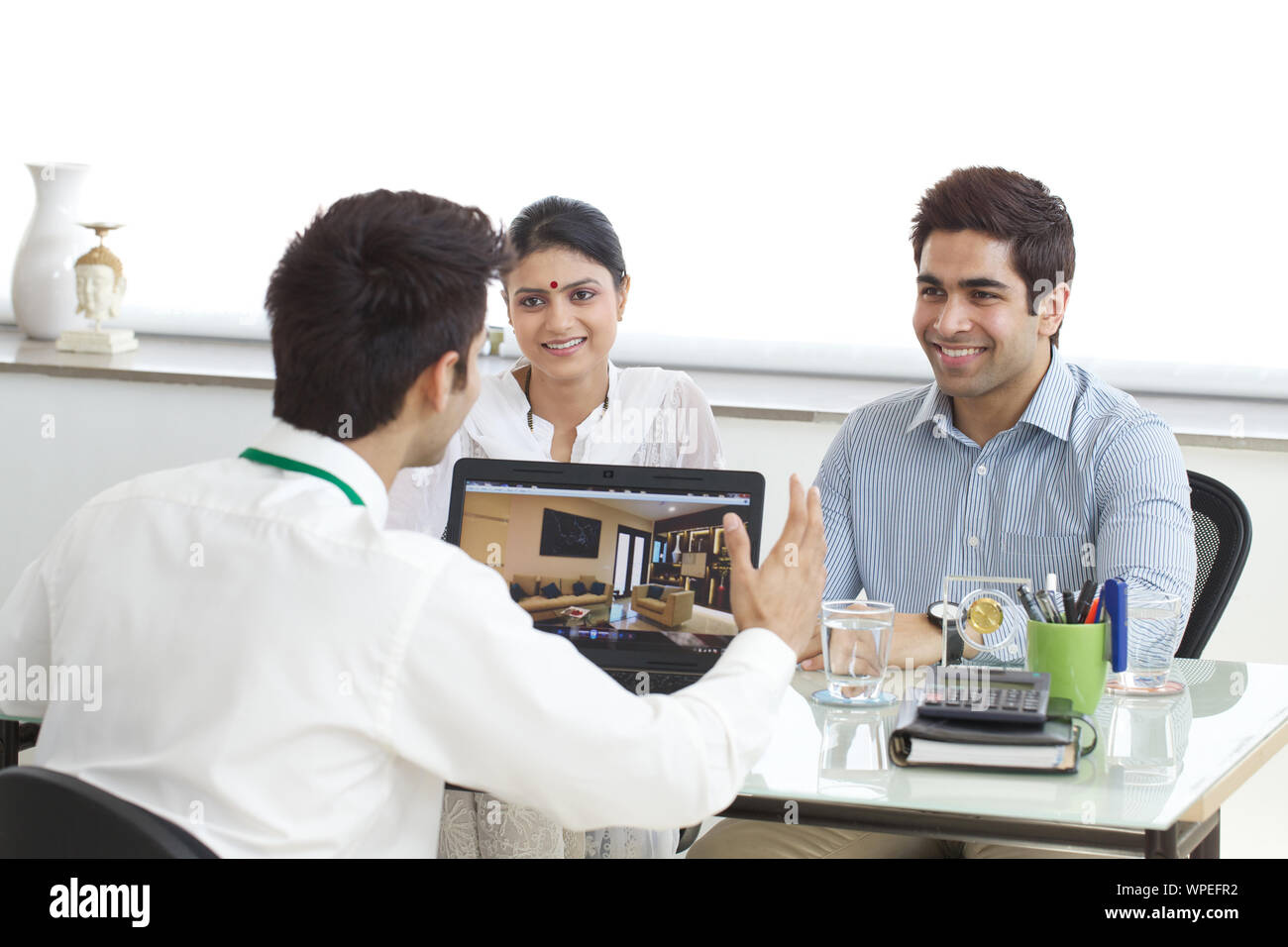 Real estate booking hi-res stock photography and images - Alamy