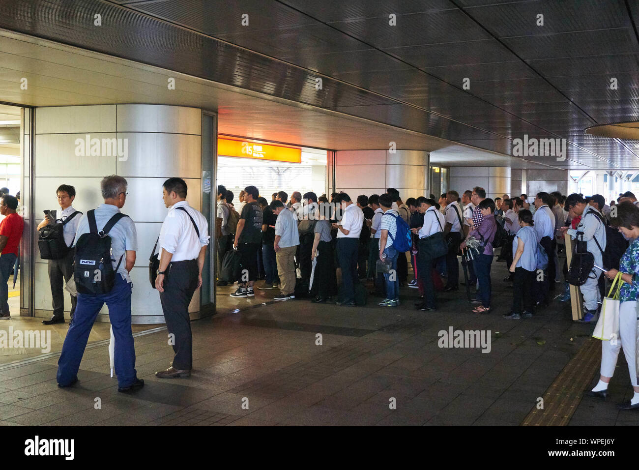 Man running after train hi-res stock photography and images - Alamy