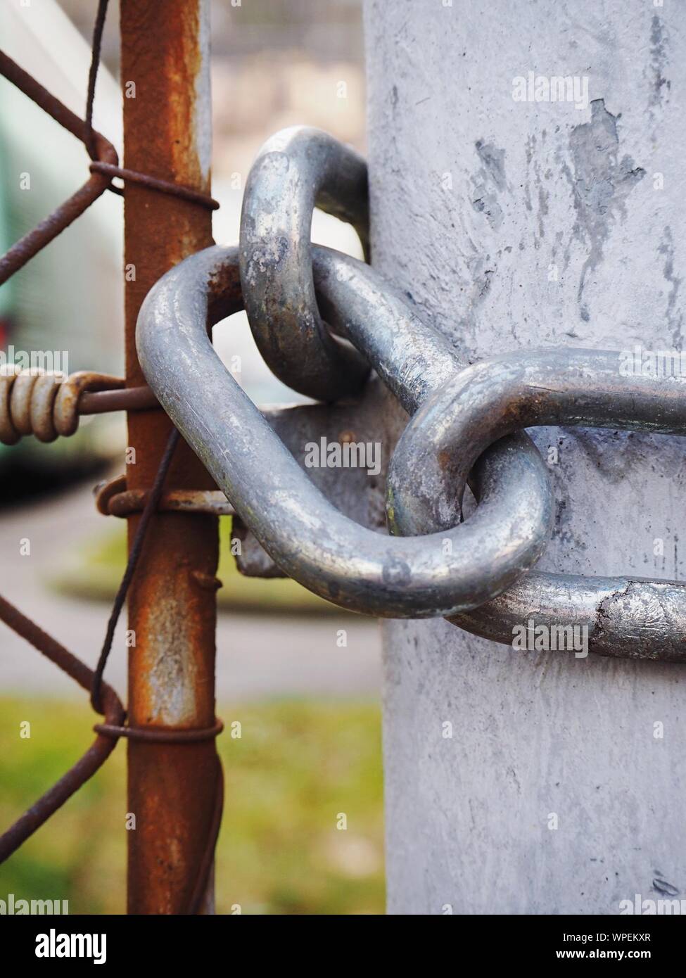 Locked metal gate hi-res stock photography and images - Alamy