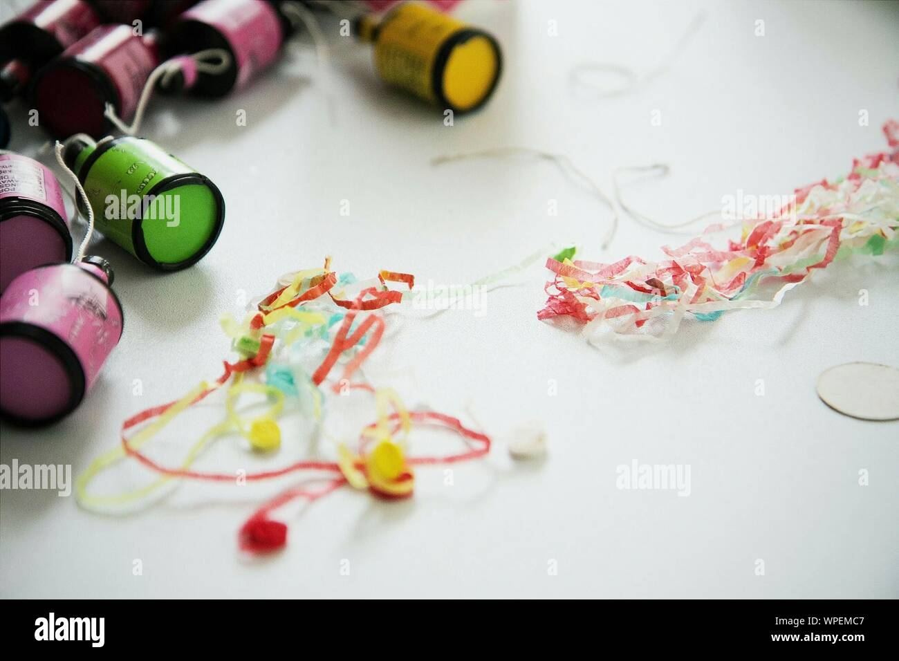 Party popper celebration hi-res stock photography and images - Alamy