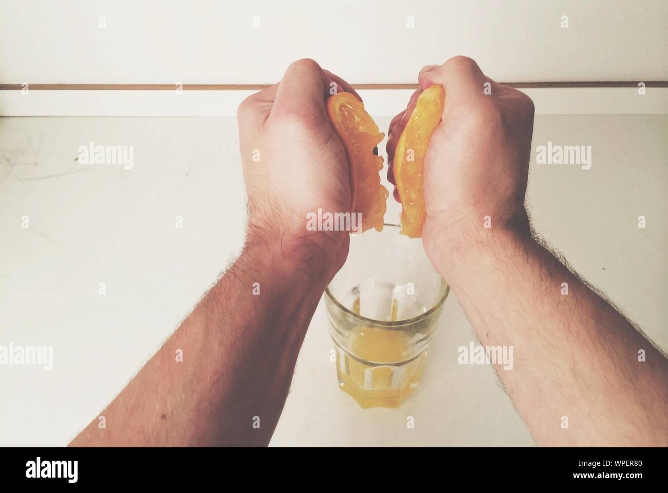 Hand squeezing orange juice hi-res stock photography and images - Alamy