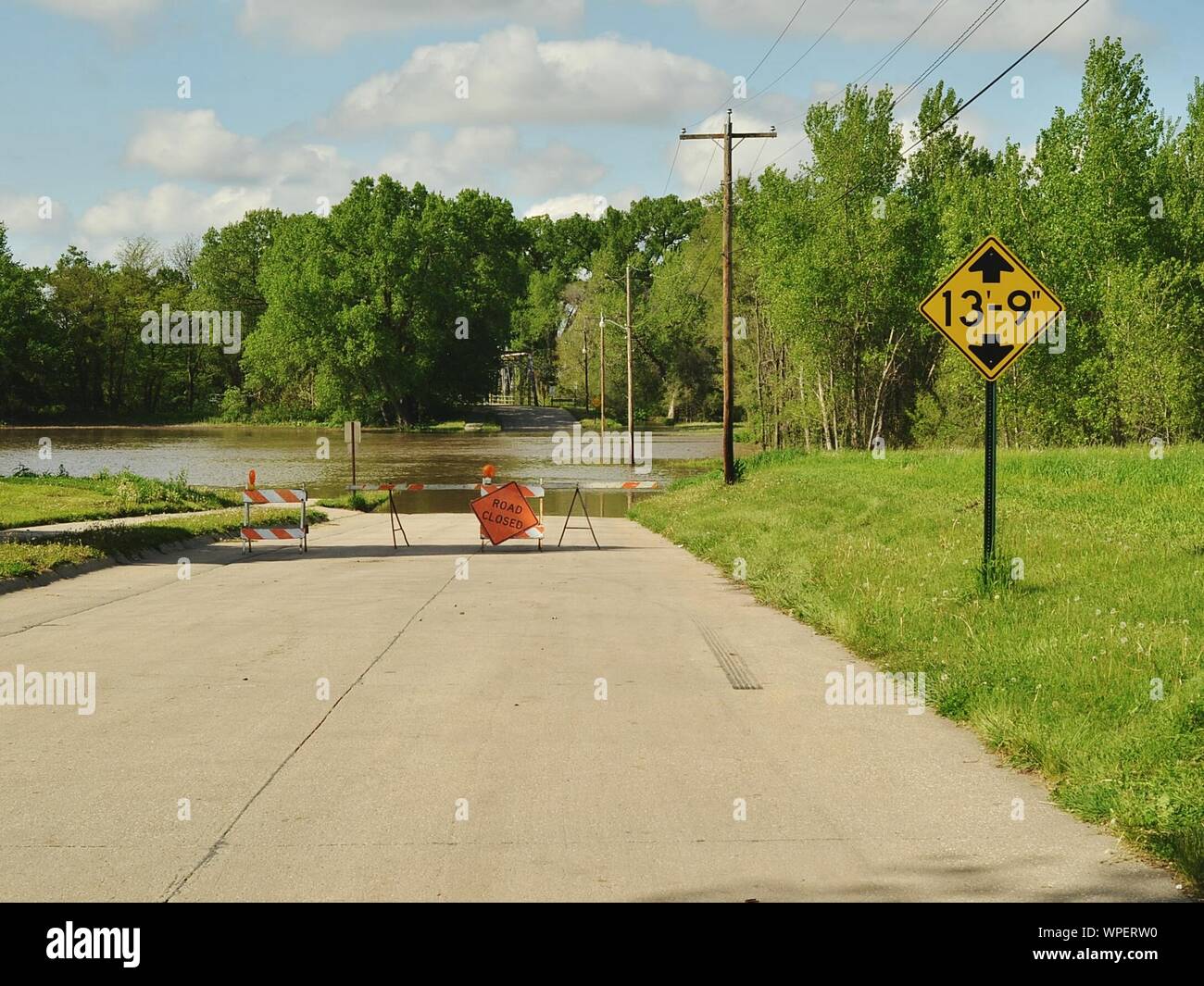 Flood on road hi-res stock photography and images - Alamy