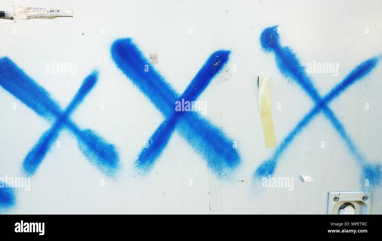 Cross signs hi-res stock photography and images - Alamy