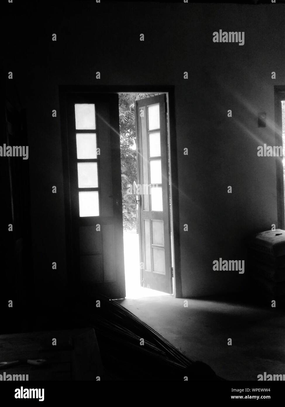 Empty doors hi-res stock photography and images - Alamy