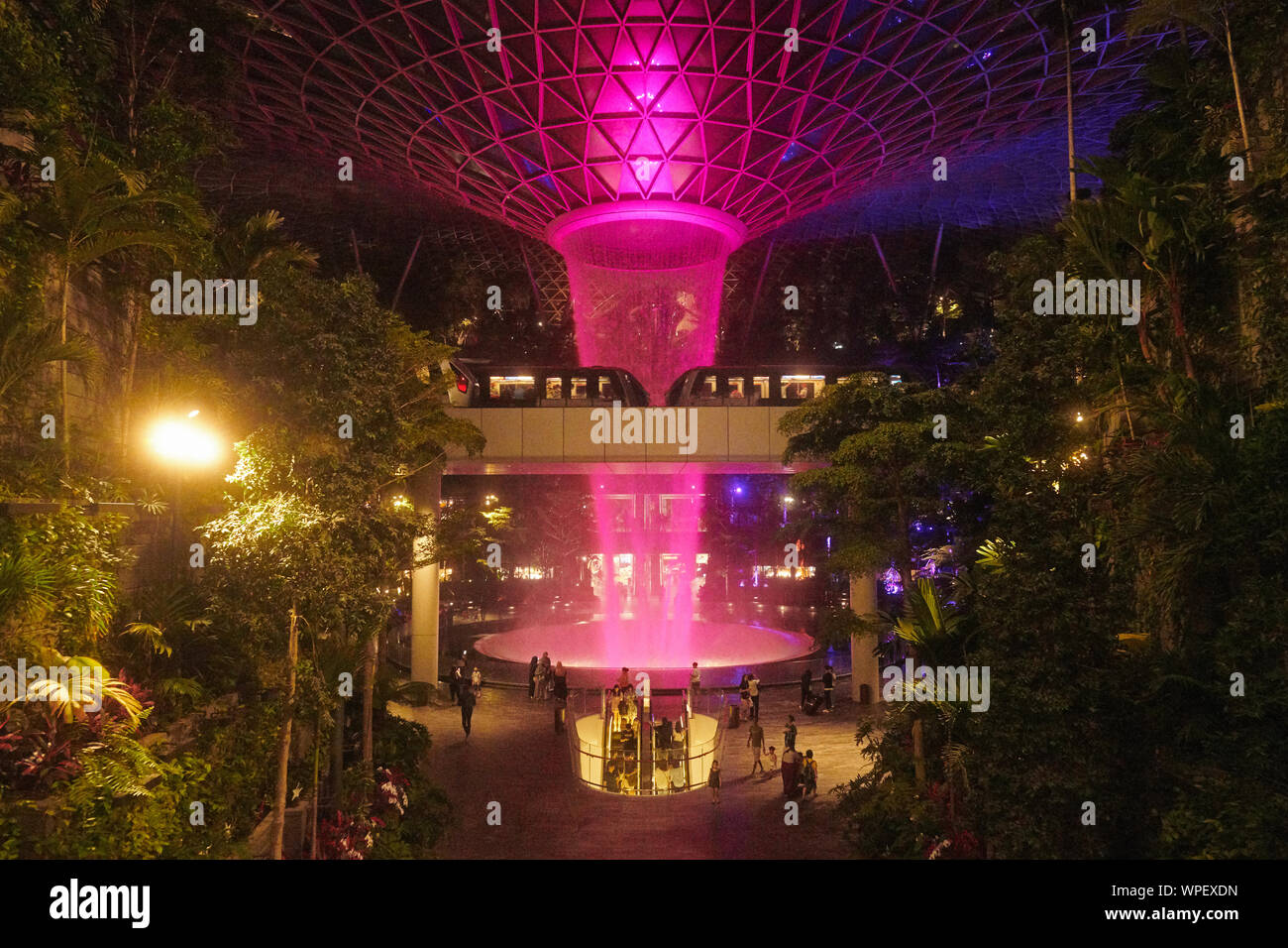 Amazing Rain Vortex at Changi Jewel shopping centre in Changi Airport ...