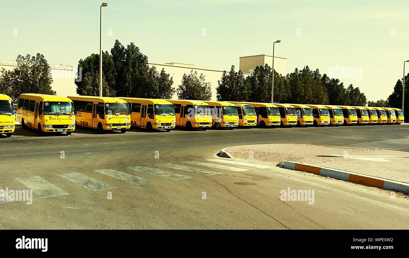 Buses parked in a row hi-res stock photography and images - Alamy