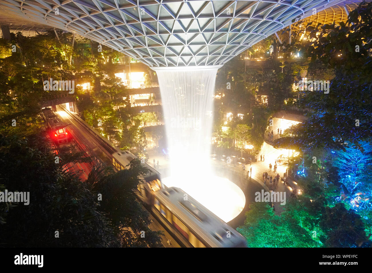 Amazing Rain Vortex at Changi Jewel shopping centre in Changi Airport ...