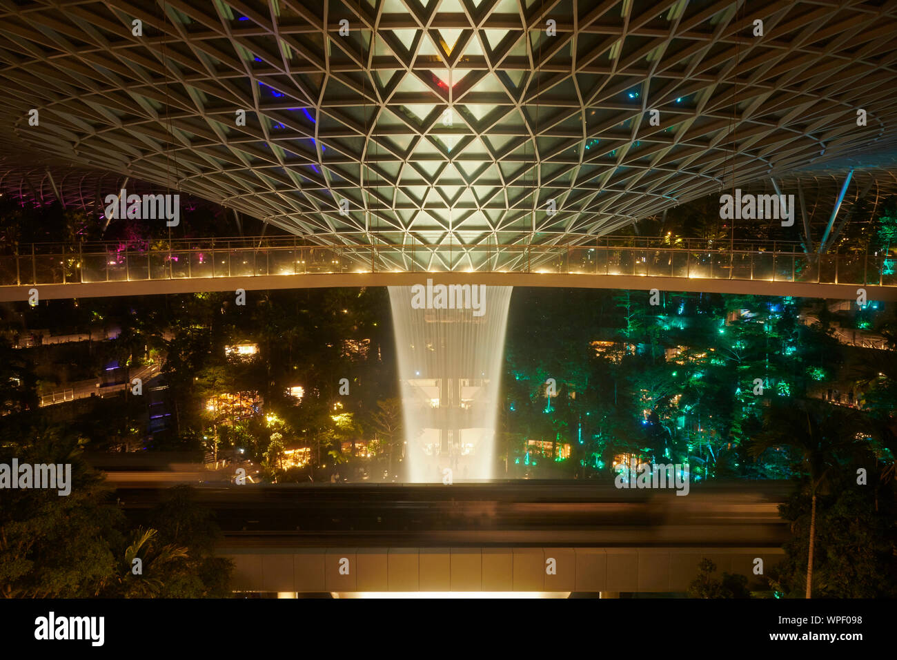 Amazing Rain Vortex at Changi Jewel shopping centre in Changi Airport ...