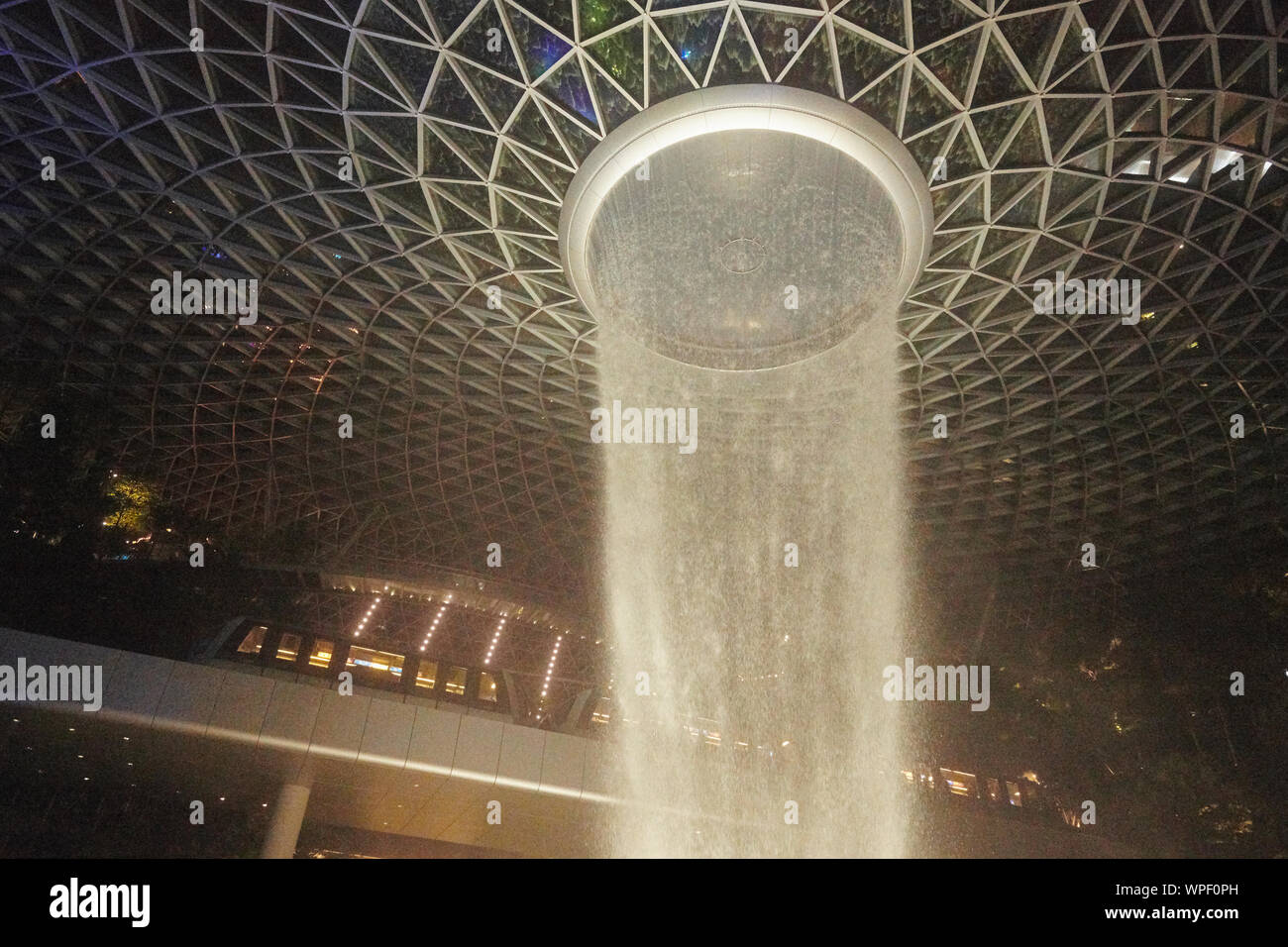 Amazing Rain Vortex at Changi Jewel shopping centre in Changi Airport ...