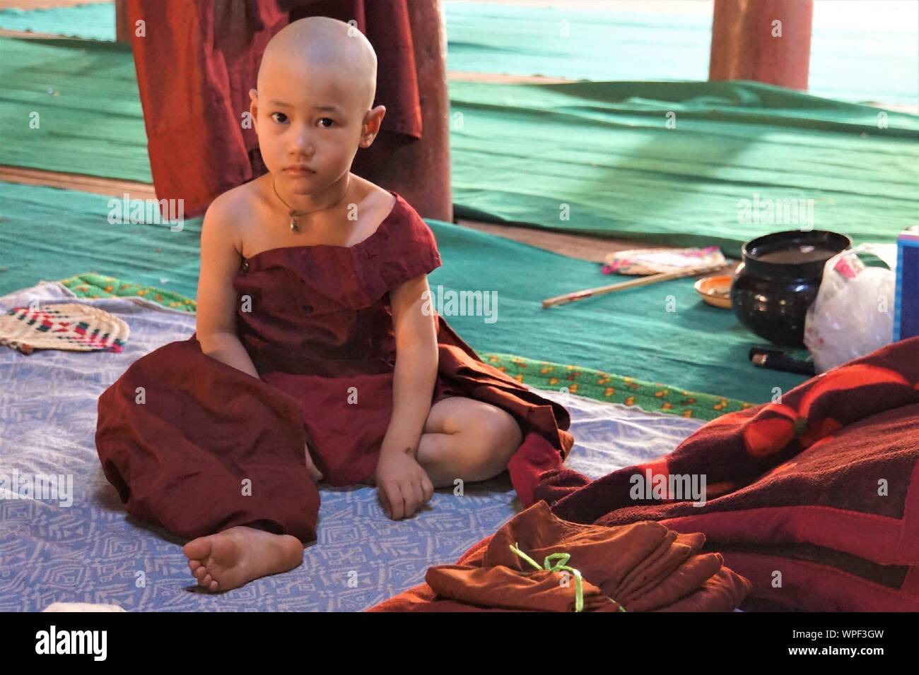 Monk sitting hi-res stock photography and images - Alamy