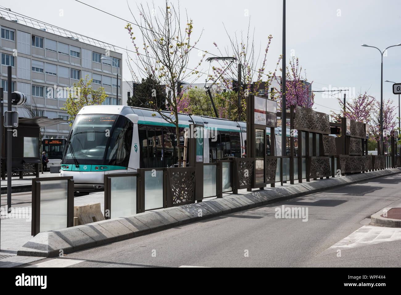 Paris, Tramway T6, Robert Wagner Stock Photo - Alamy