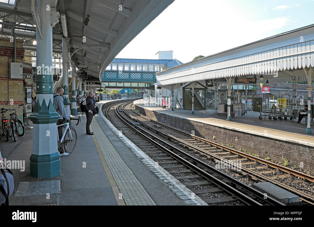 Lewes england station hi-res stock photography and images - Alamy