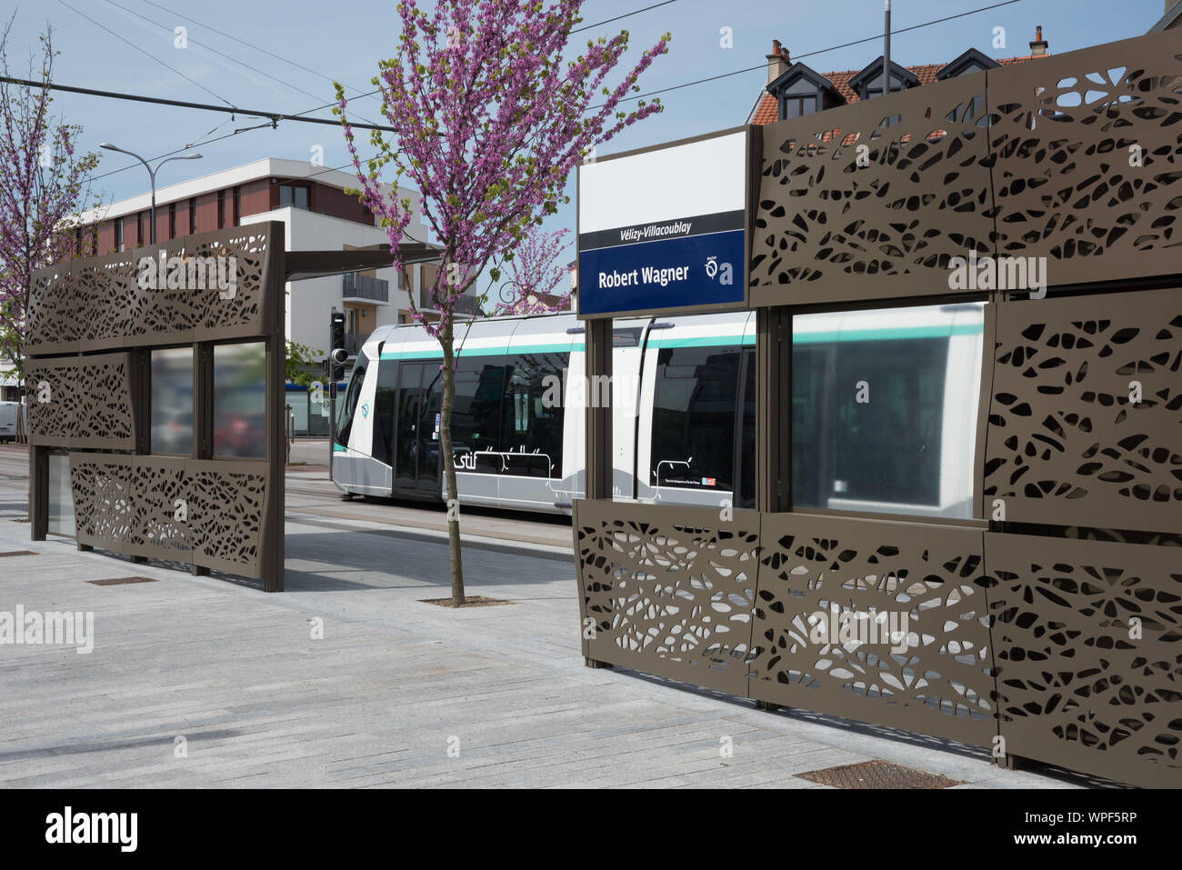 Paris, Tramway T6, Robert Wagner Stock Photo - Alamy