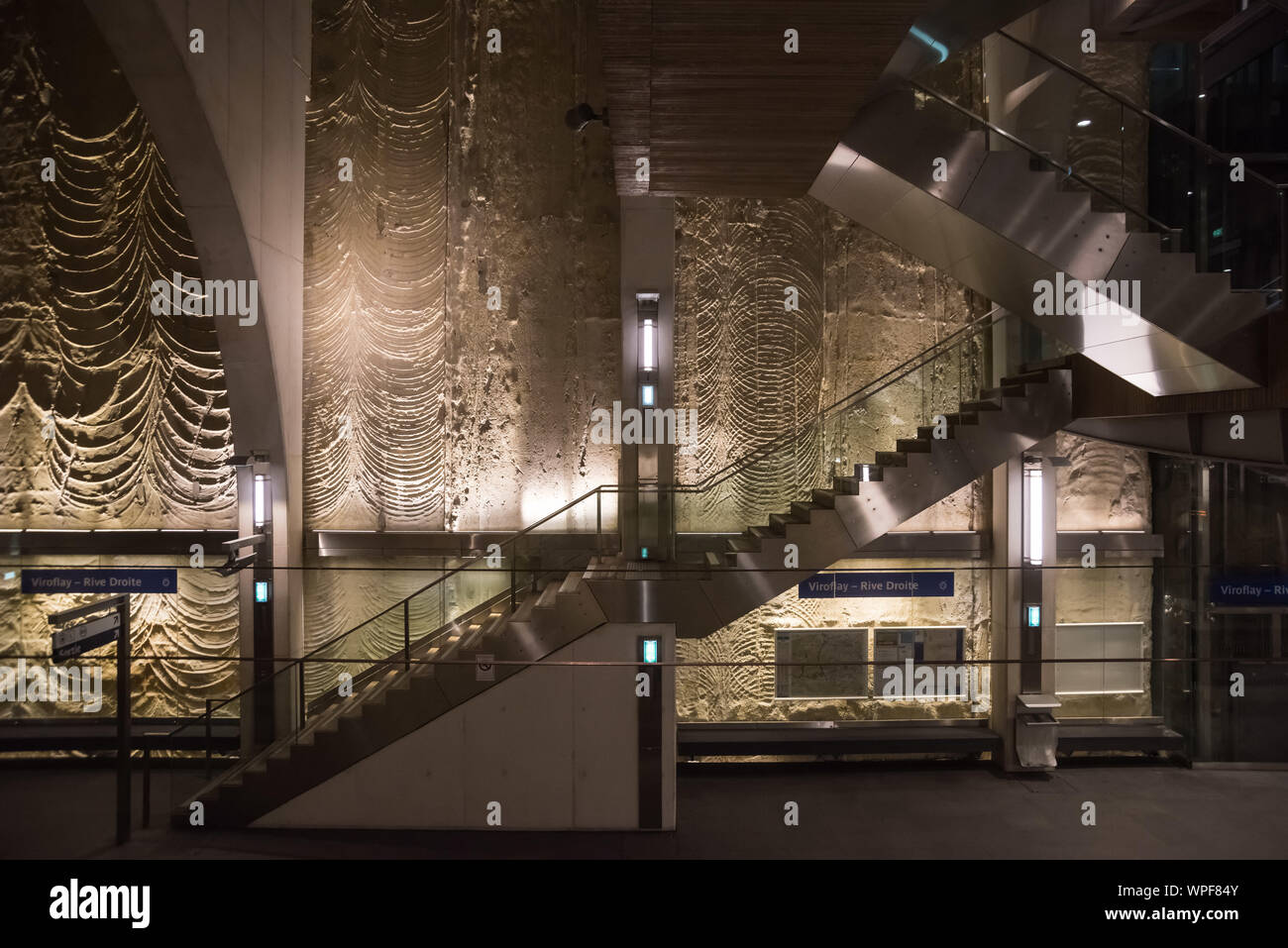 Paris, Tramway T6, Tiefstation Viroflay Rive Droite Stock Photo - Alamy