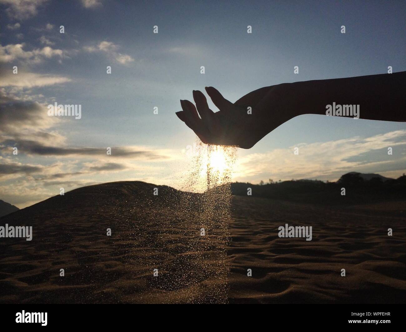 Hand pouring sand hi-res stock photography and images - Alamy