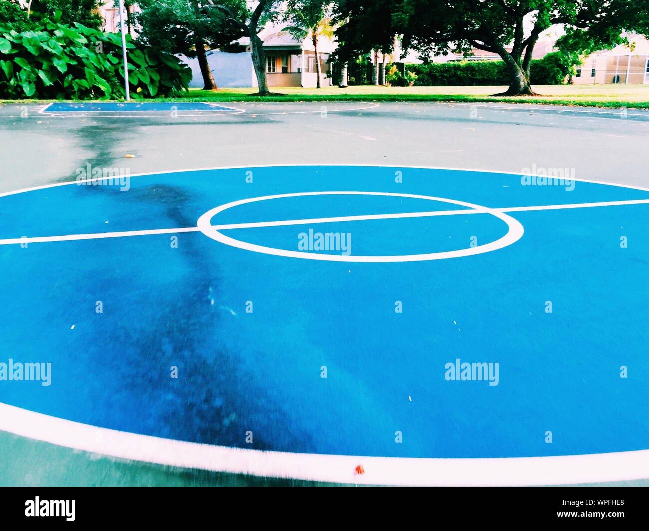 Empty basketball hi-res stock photography and images - Alamy