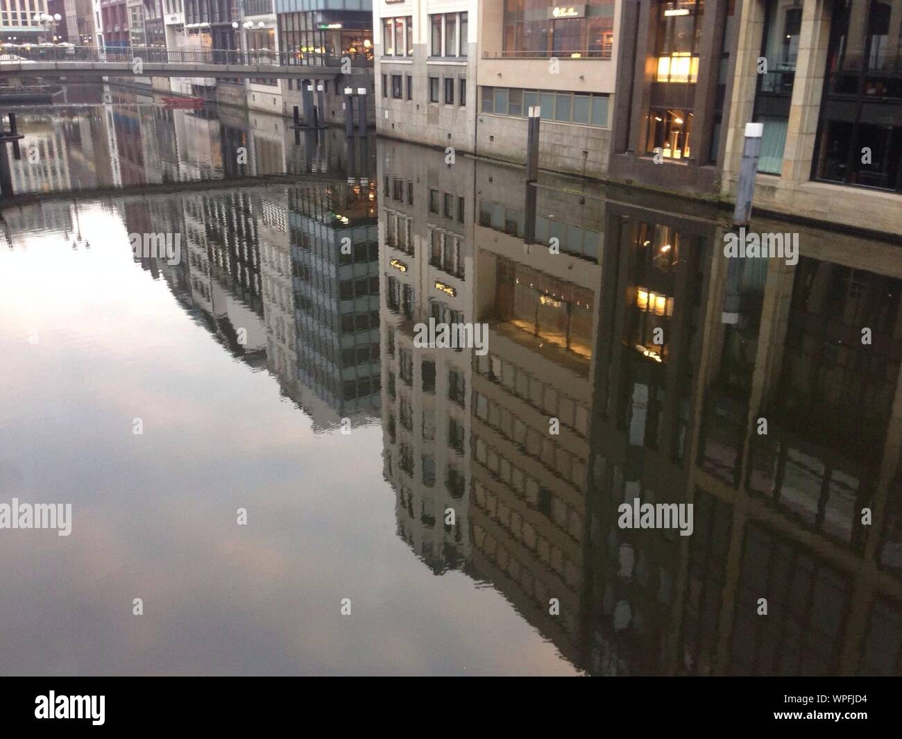 Reflections city hi-res stock photography and images - Alamy