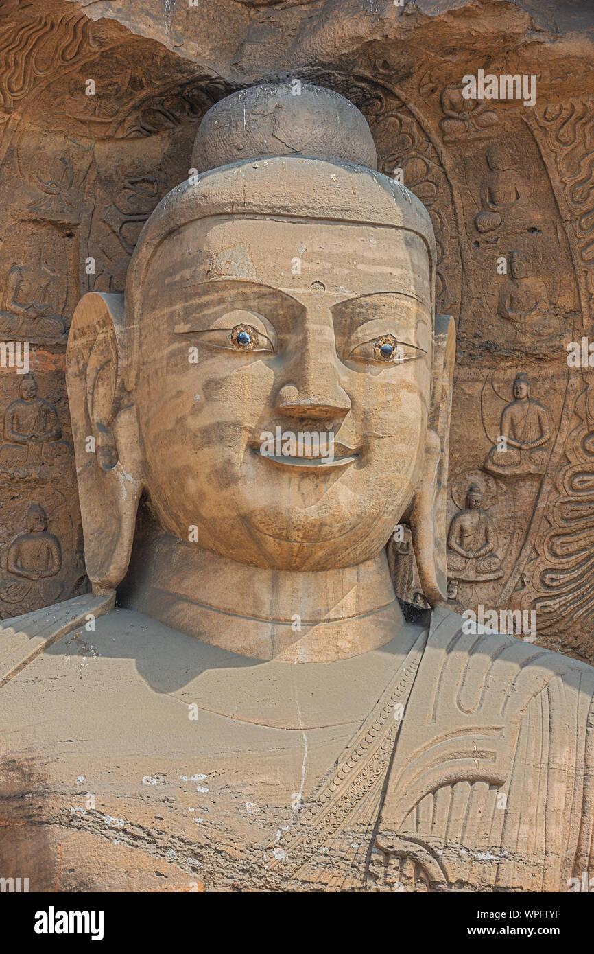 Buddhist temple statue niche hi-res stock photography and images - Alamy