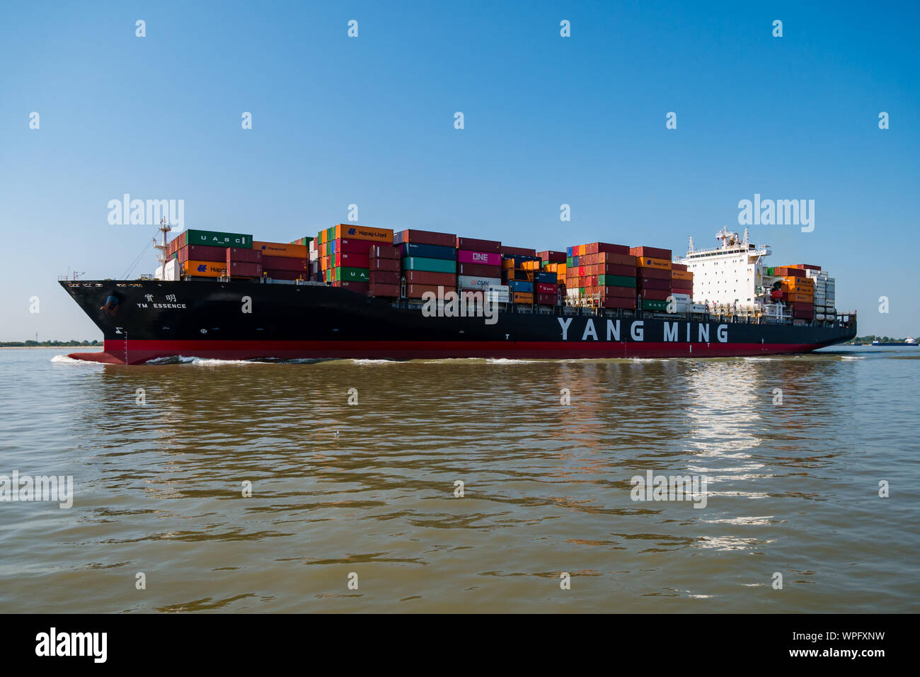 Yang ming shipping line hi-res stock photography and images - Alamy