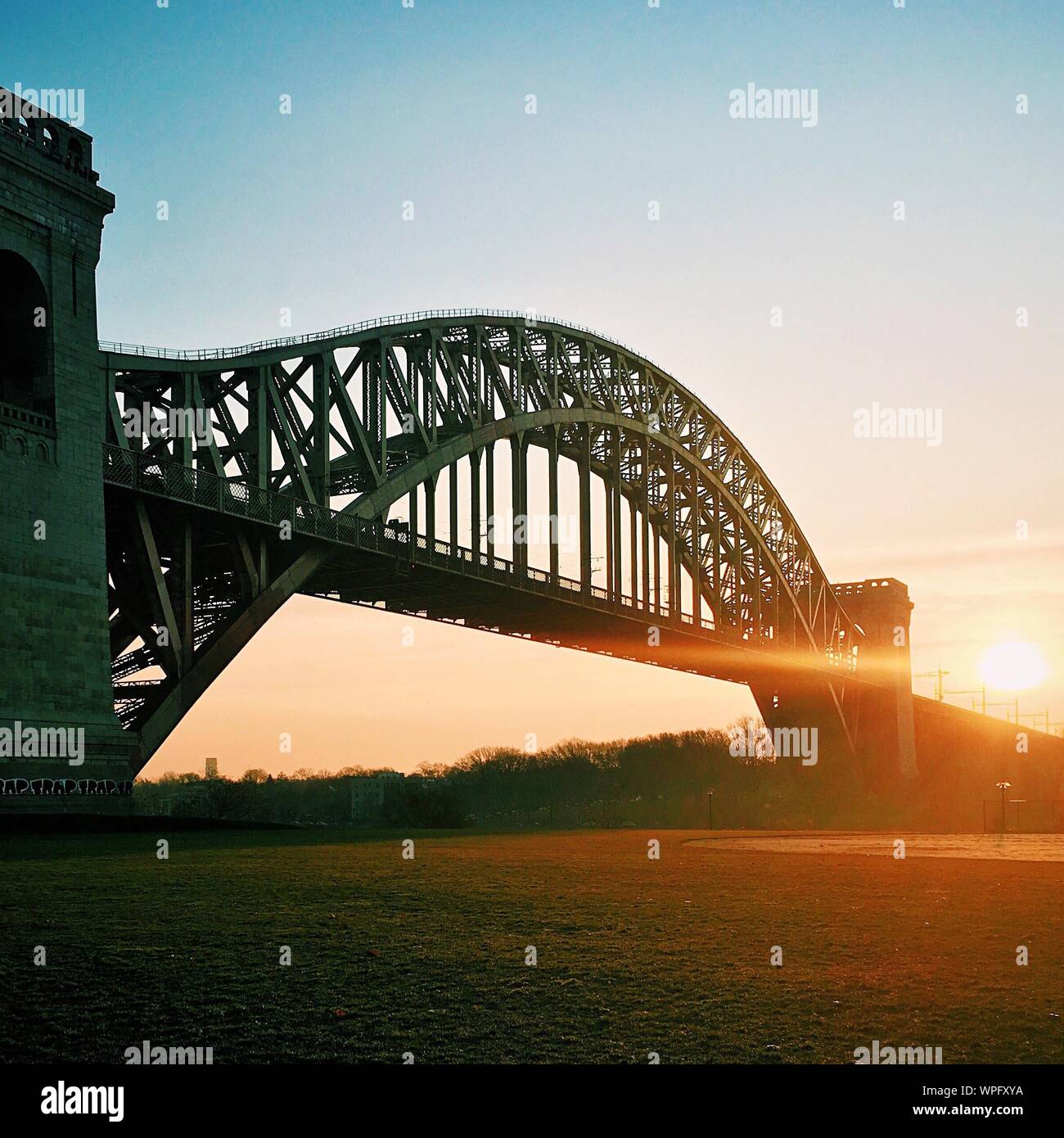 Sky gate bridge hi-res stock photography and images - Alamy