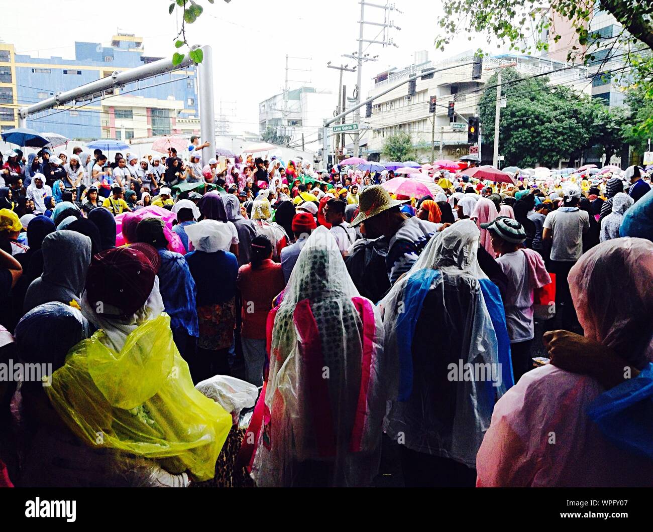 Crowd street hi-res stock photography and images - Alamy