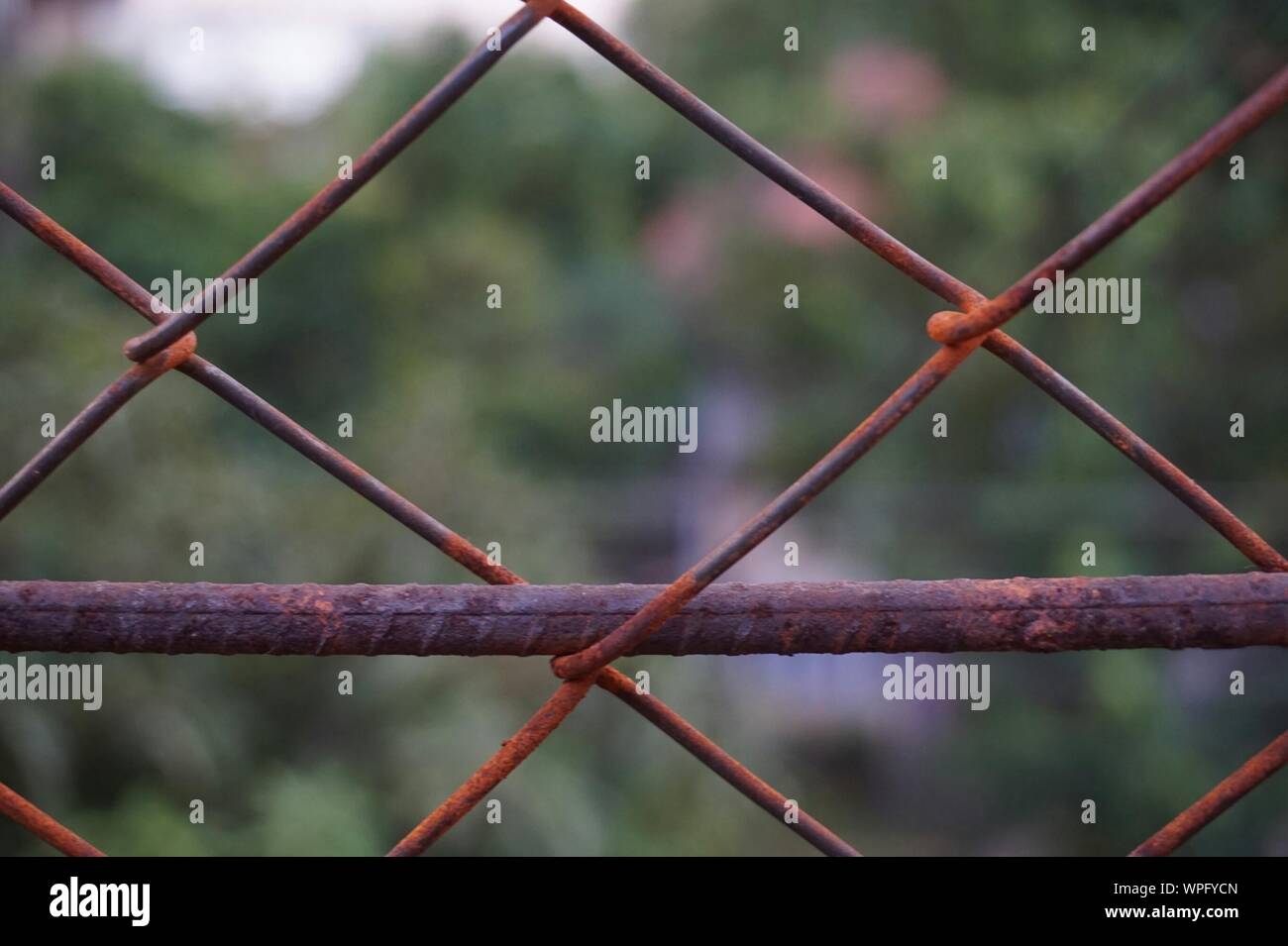 Rusty metal fence hi-res stock photography and images - Alamy