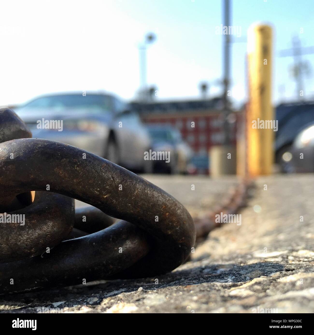 Chain link bollard hi-res stock photography and images - Alamy