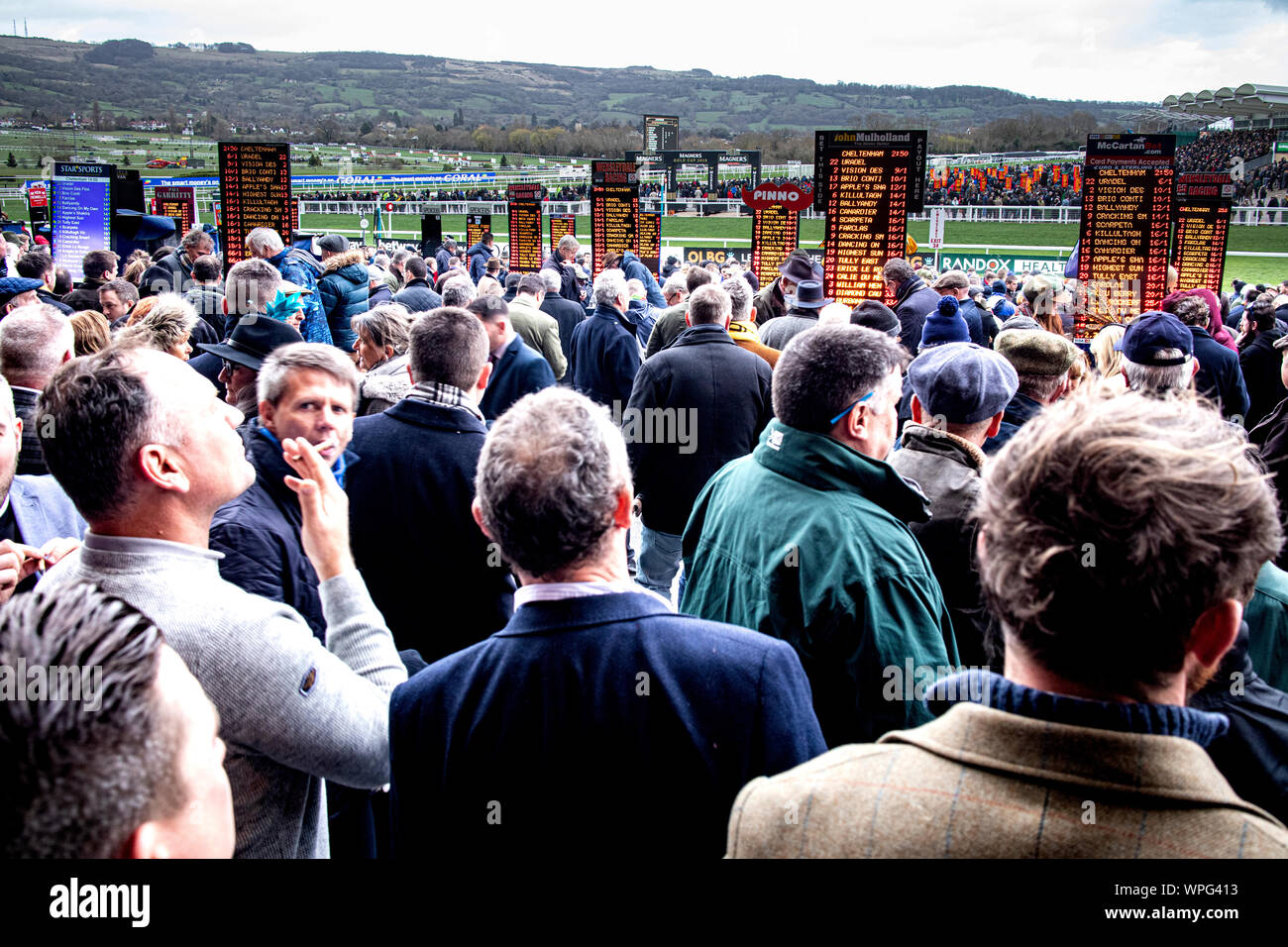 Crowds gather at the world famous Cheltenham festival. The Uk's premier ...
