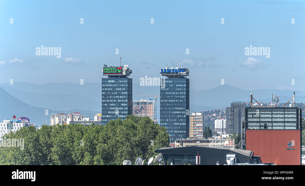 Twin skyscrapers hi-res stock photography and images - Alamy