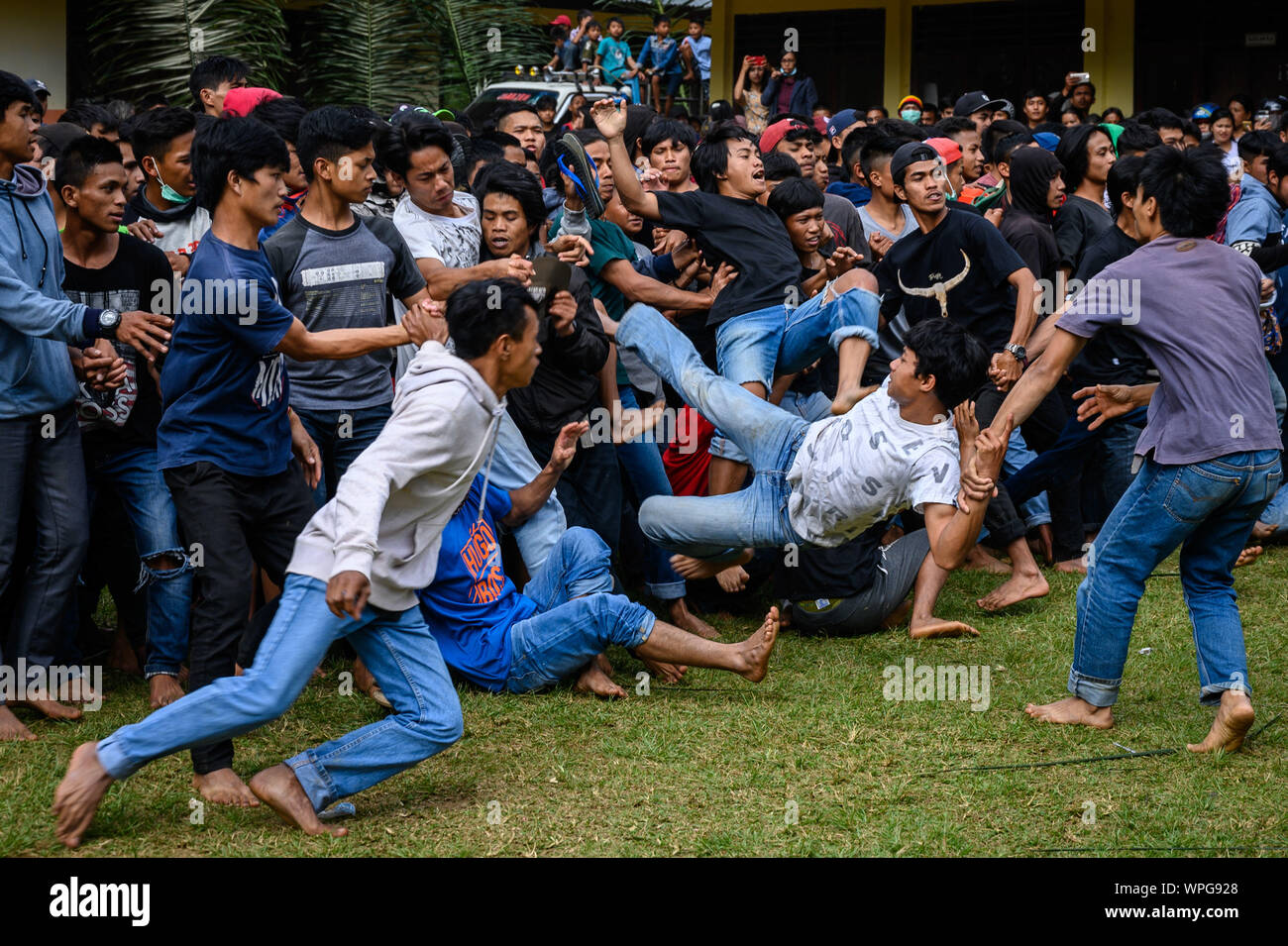 Toraja Utara, South sulawesi, Indonesia. 31st Aug, 2019. Men in action ...