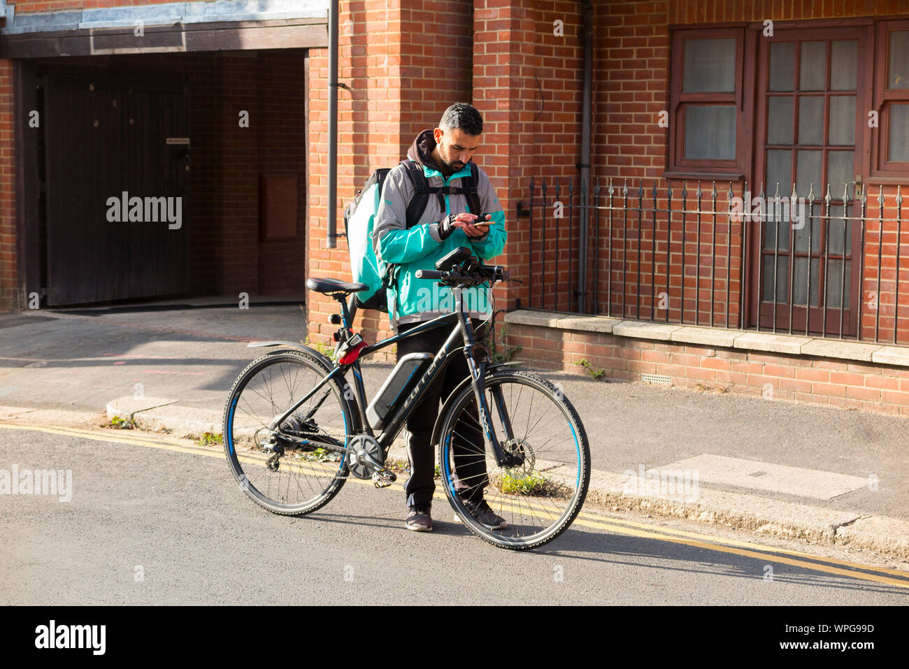 Deliveroo delivery house hi-res stock photography and images - Alamy