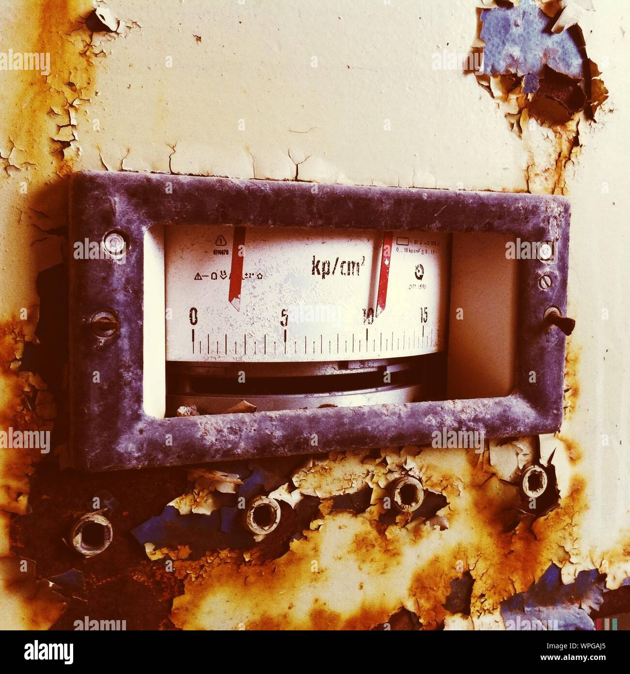 Broken gauge hi-res stock photography and images - Alamy