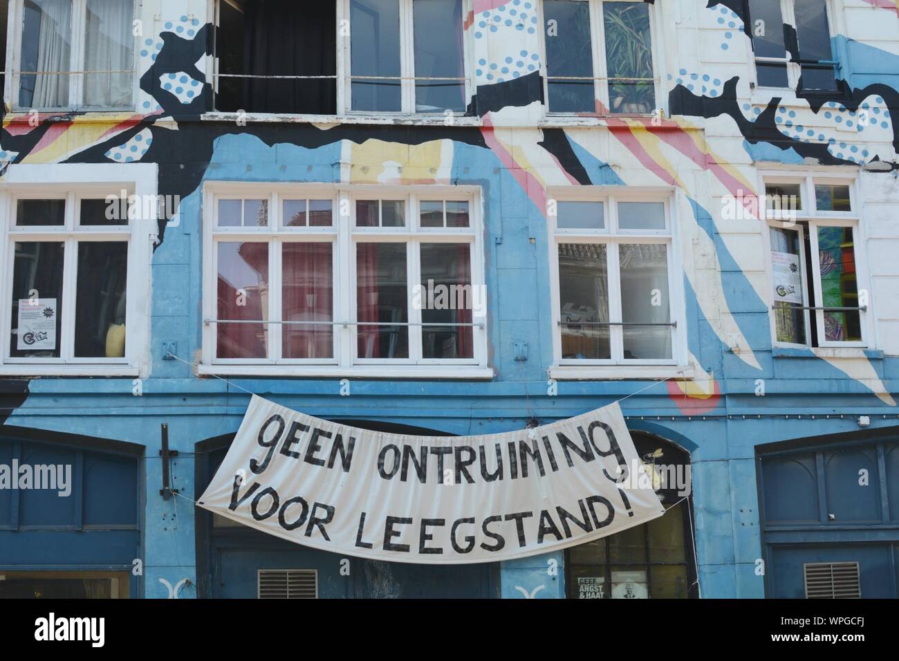 Banner on building hi-res stock photography and images - Alamy