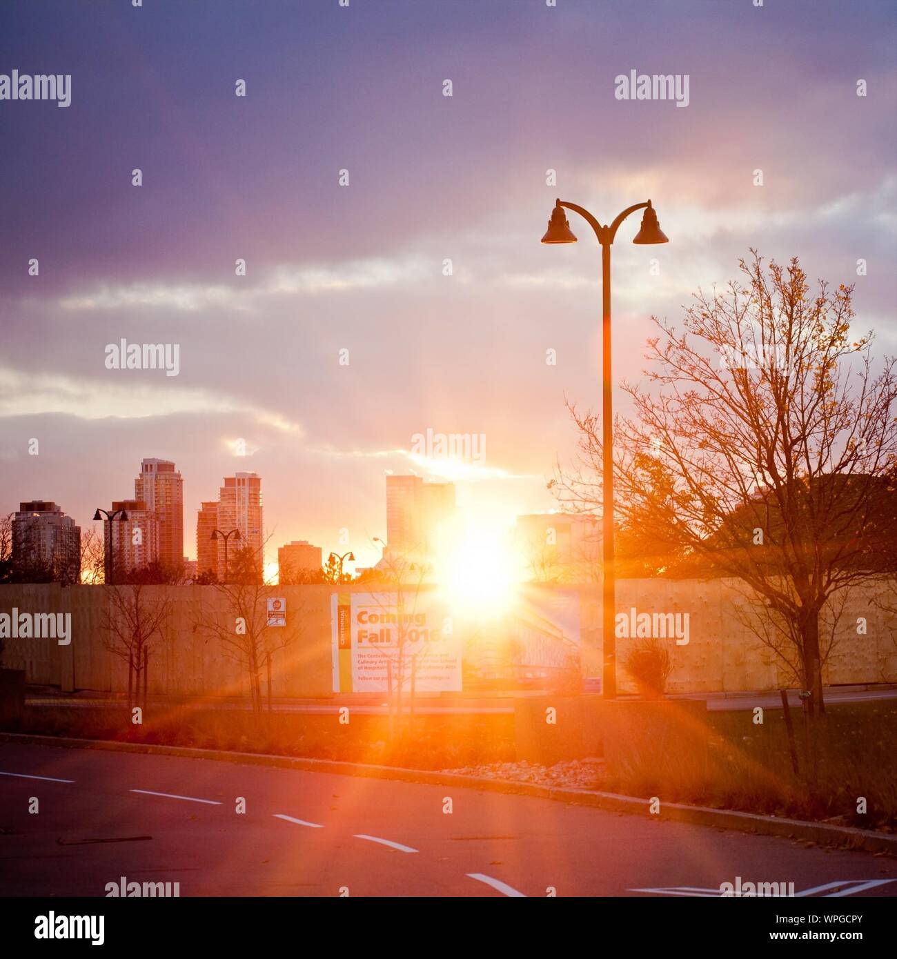 Beautiful city sunset hi-res stock photography and images - Alamy