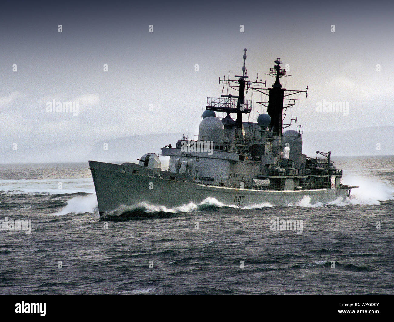 Royal navy destroyer hi-res stock photography and images - Alamy