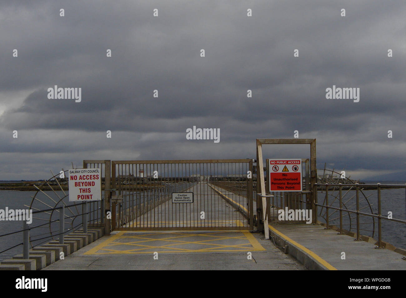 Gate weather sign hi-res stock photography and images - Alamy